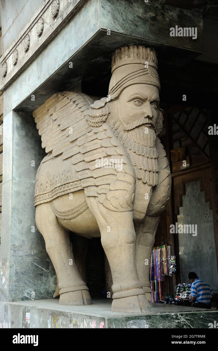 Zoroastrians worship hi-res stock photography and images - Alamy
