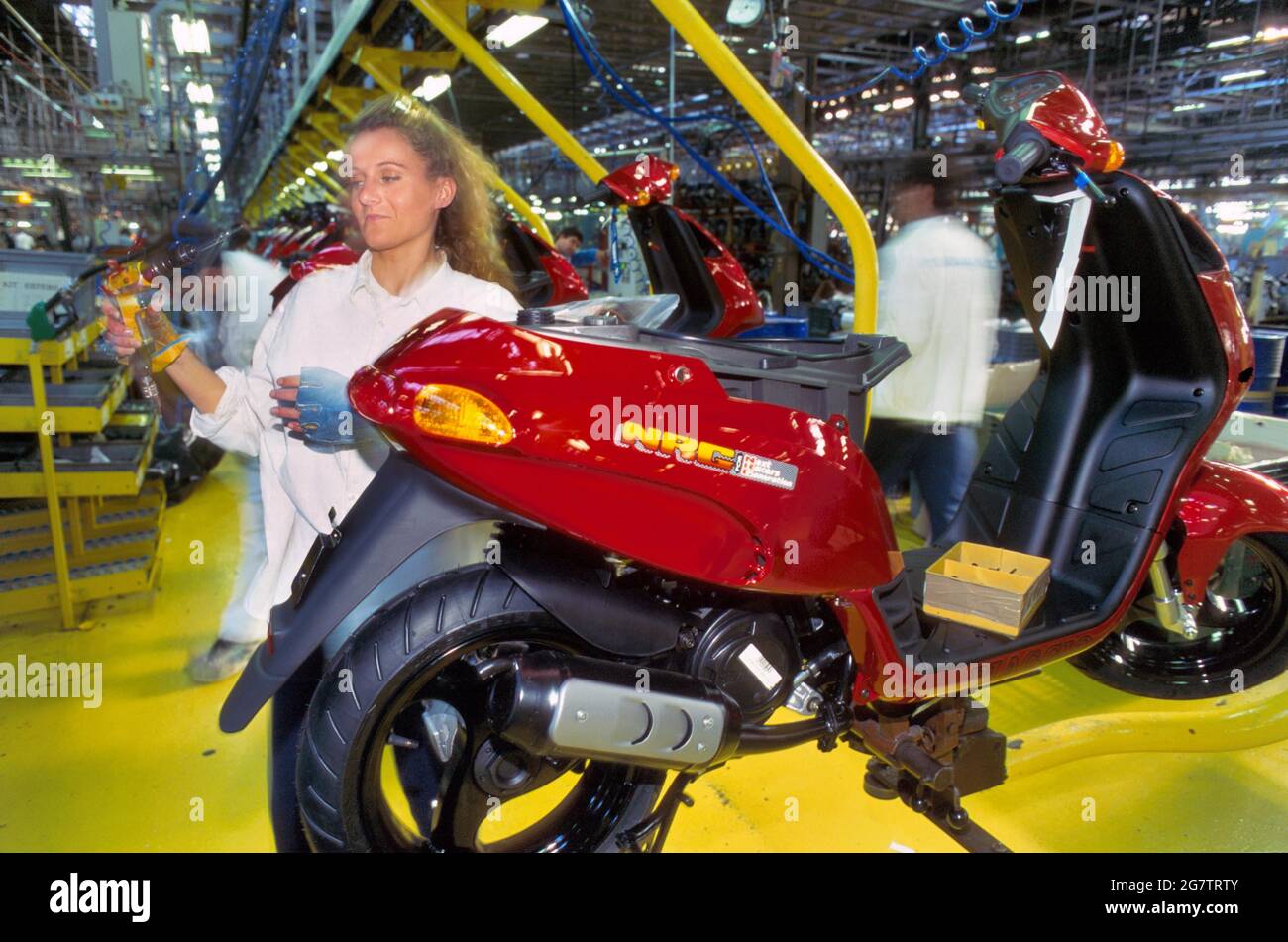 Motorcycle factory assembly line hi-res stock photography and images ...