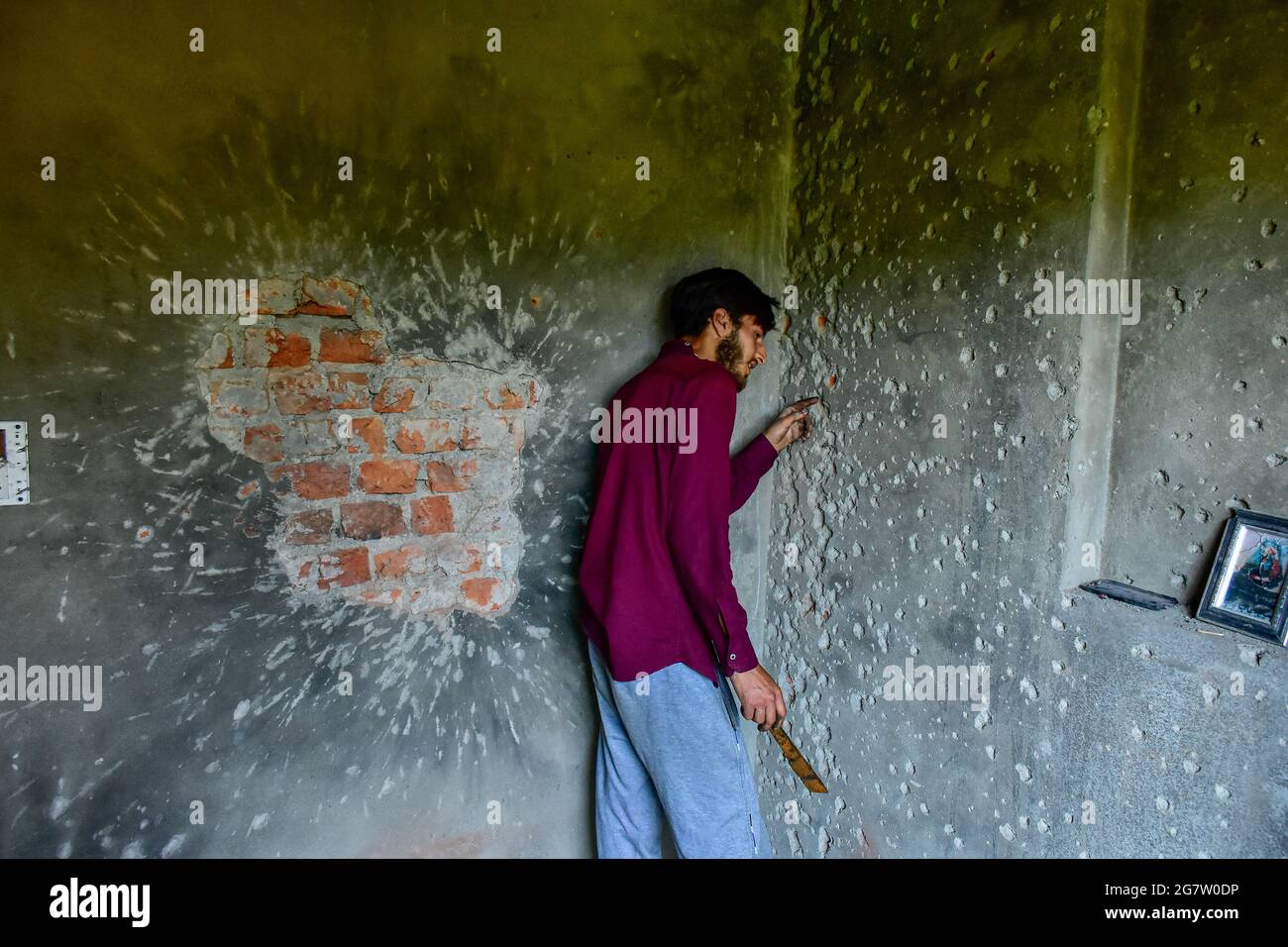 Bullet riddled wall hi-res stock photography and images - Alamy