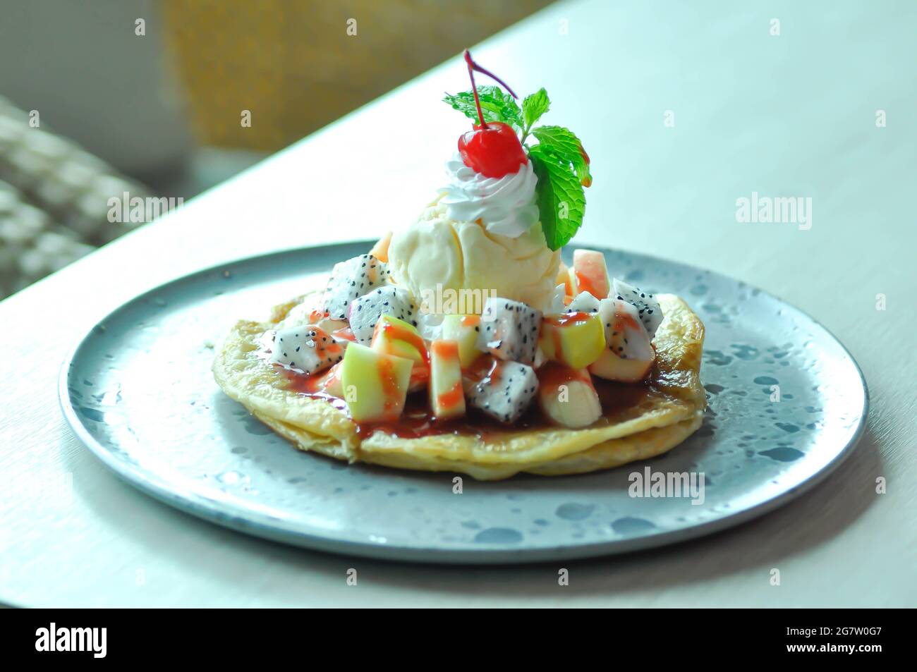 Deep fried indian flat bread hi-res stock photography and images - Alamy