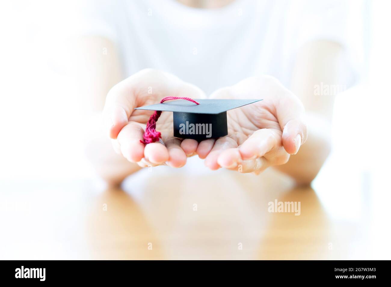 woman holding graduation cap Stock Photo - Alamy