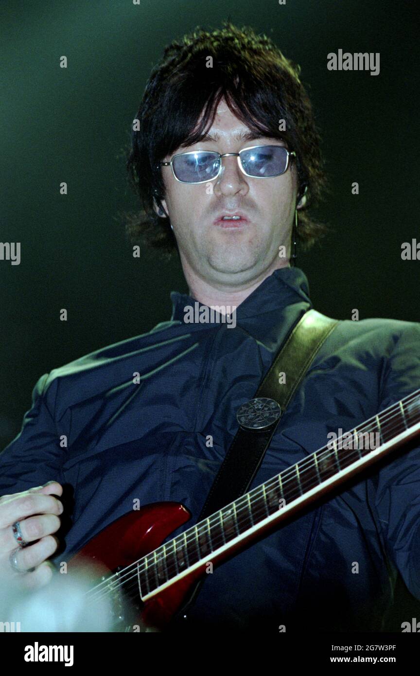 Johnny marr on stage a hi-res stock photography and images - Alamy
