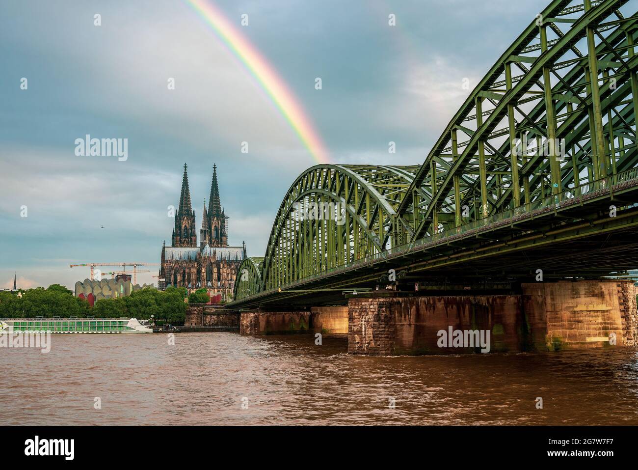 Rainbow over cathedral hi-res stock photography and images - Alamy