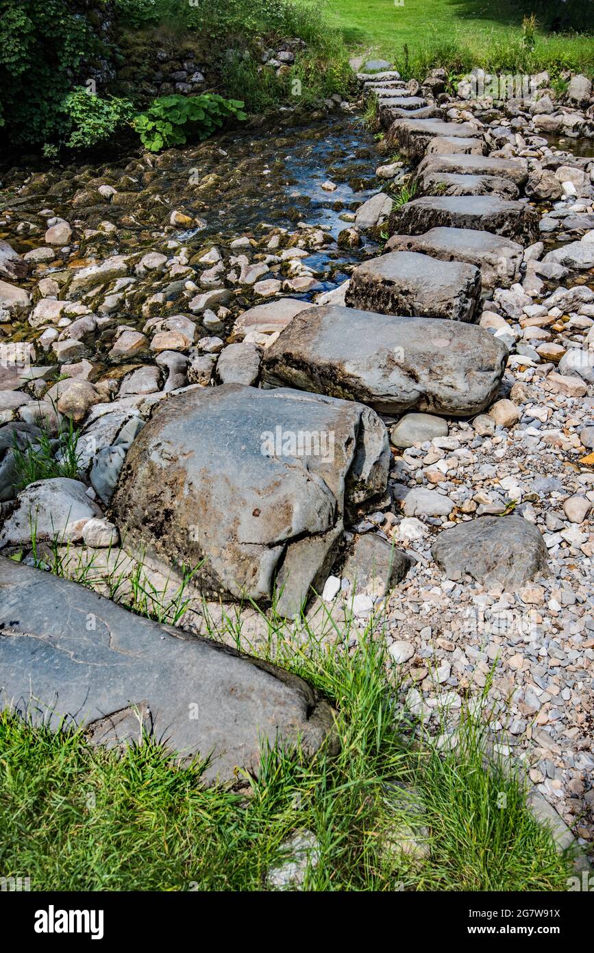 Stepping stones at Stainforth in North Yorkshire Stock Photo - Alamy
