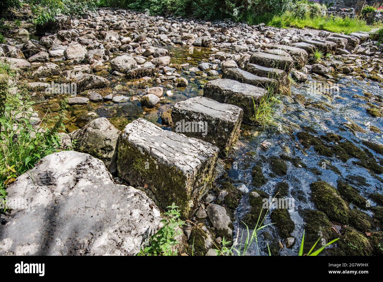 Stepping stones at Stainforth in North Yorkshire Stock Photo - Alamy