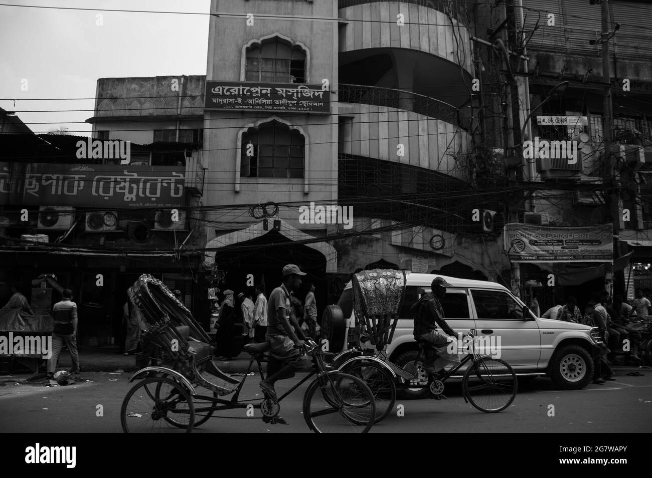 Busy pedestrians street crossing Black and White Stock Photos & Images - Alamy