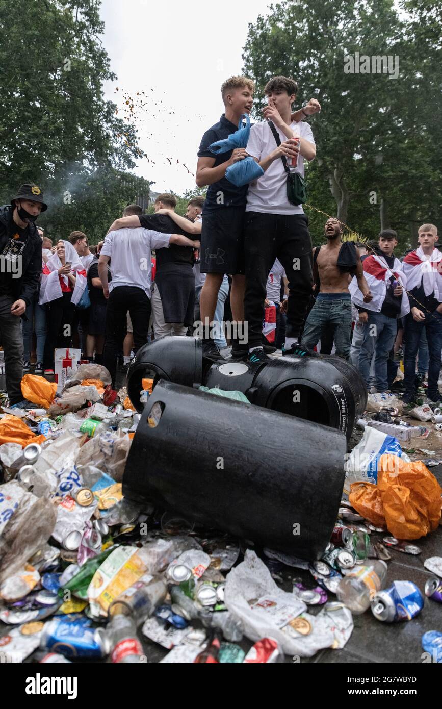 Crowd of English football fans partying before the England vs Italy ...