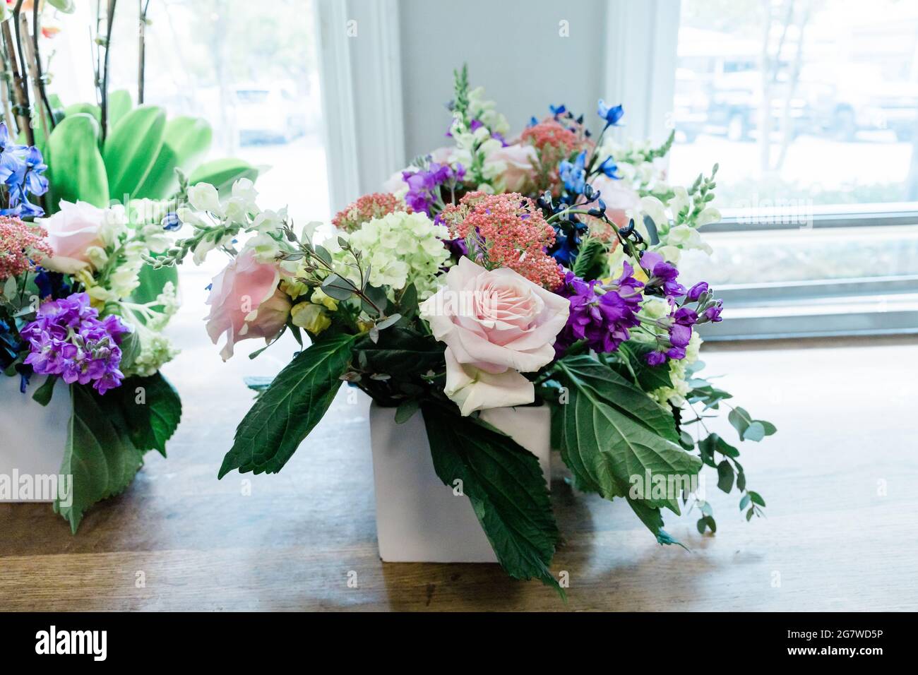 Simple bouquet hi-res stock photography and images - Alamy
