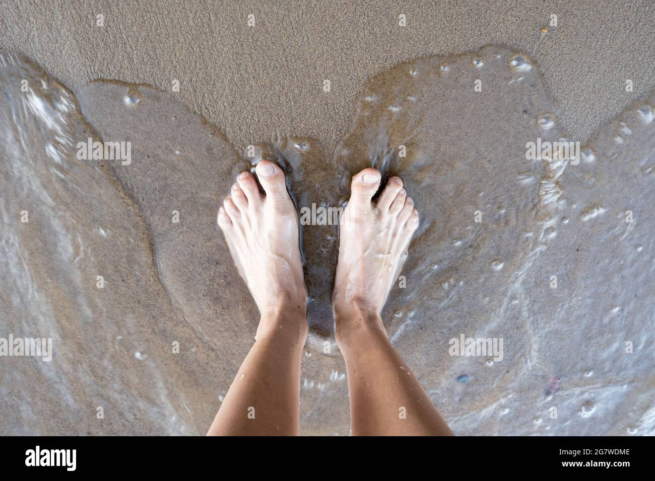 Tanned legs hi-res stock photography and images - Alamy