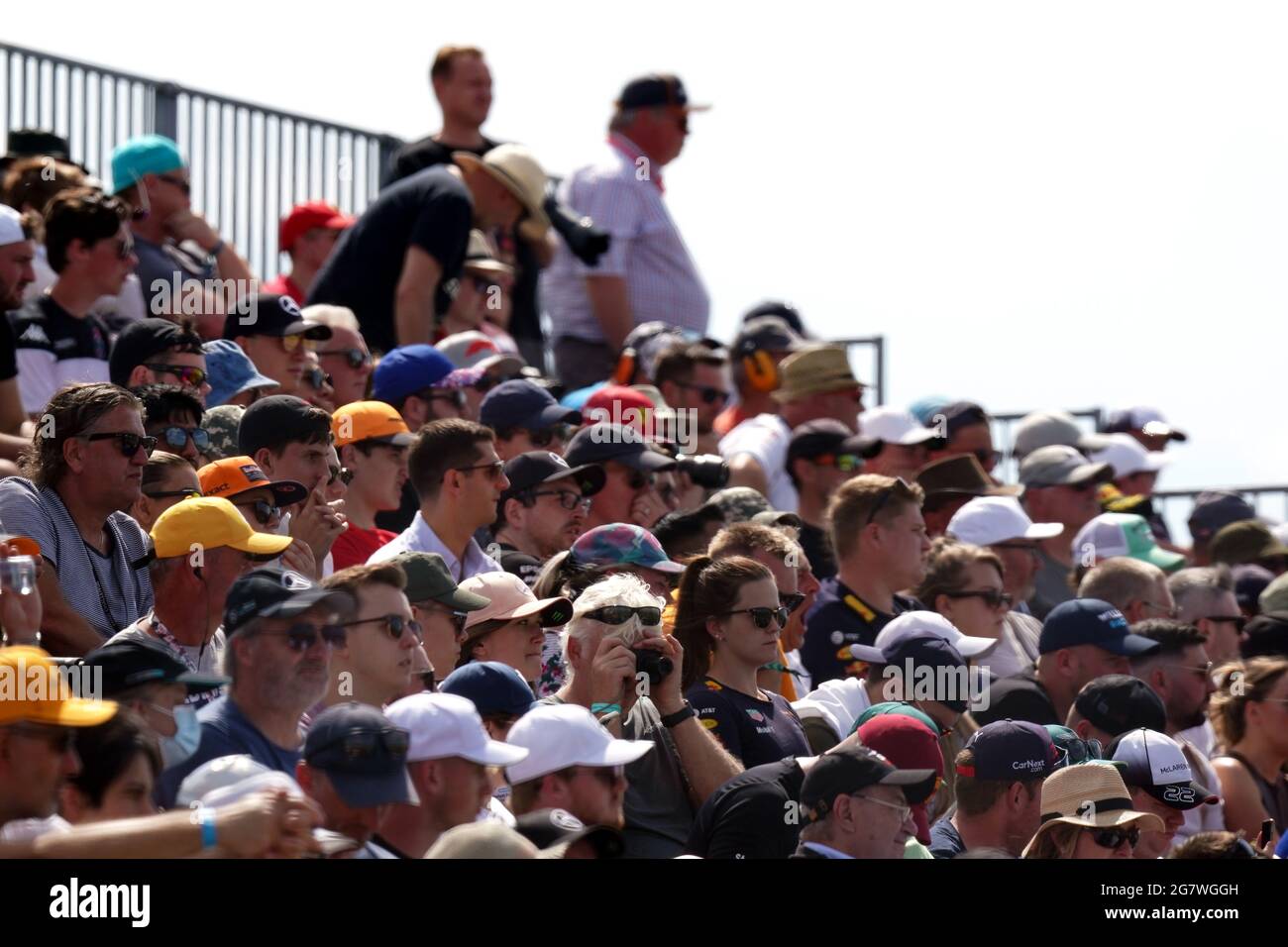 Silverstone f1 2021 crowd hi-res stock photography and images - Alamy