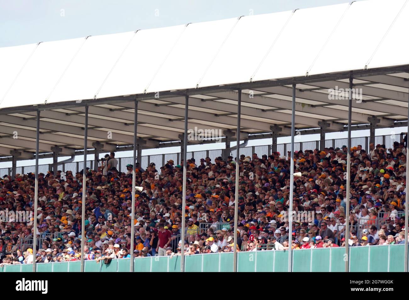 F1 crowd silverstone 2021 hi-res stock photography and images - Alamy
