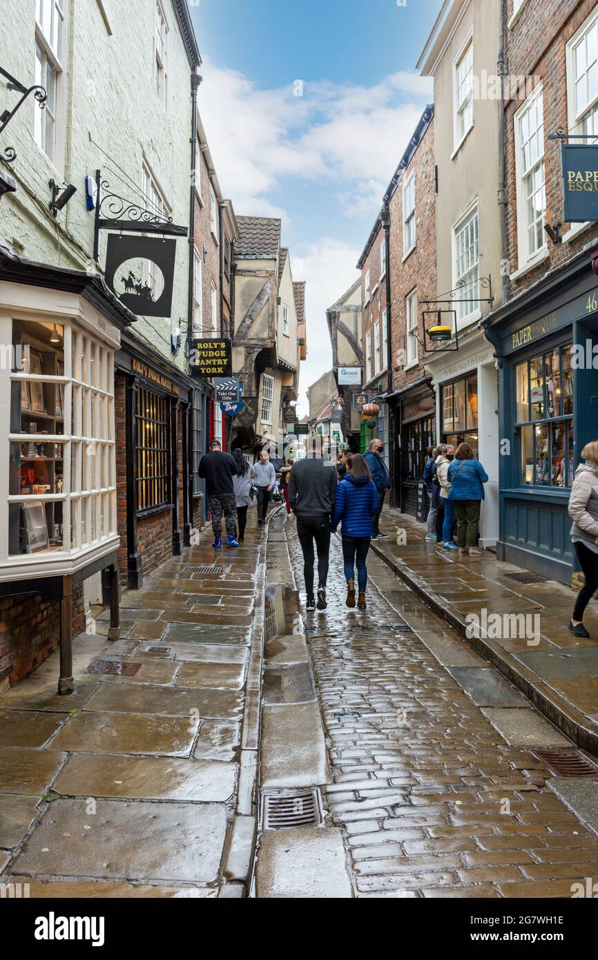 Timber framed buildings in yorkshire hi-res stock photography and ...