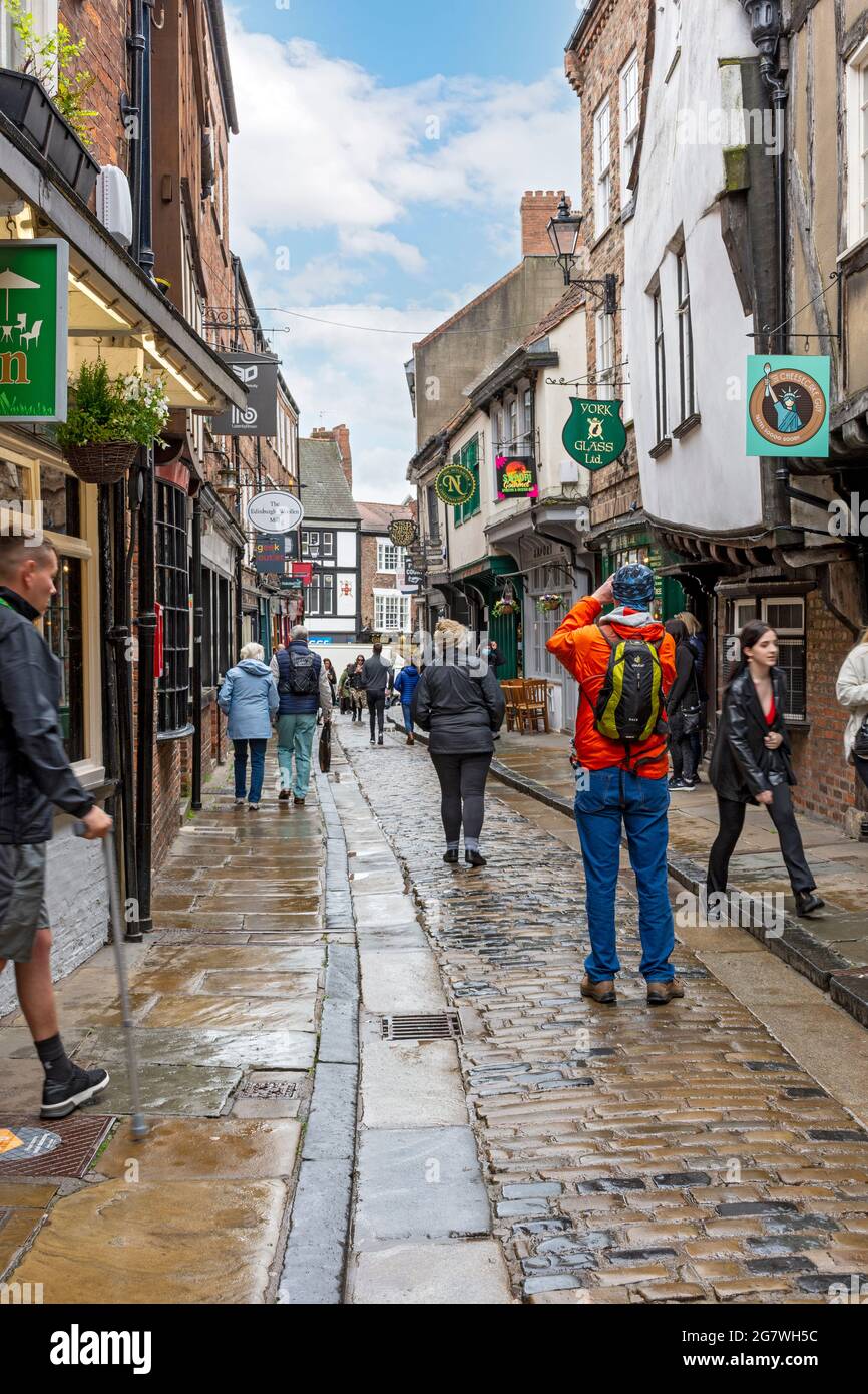 Medieval street york shambles hi-res stock photography and images - Alamy