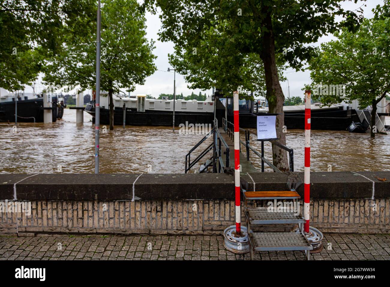 floods in downtown Maastricht and the historical centre after heavy ...