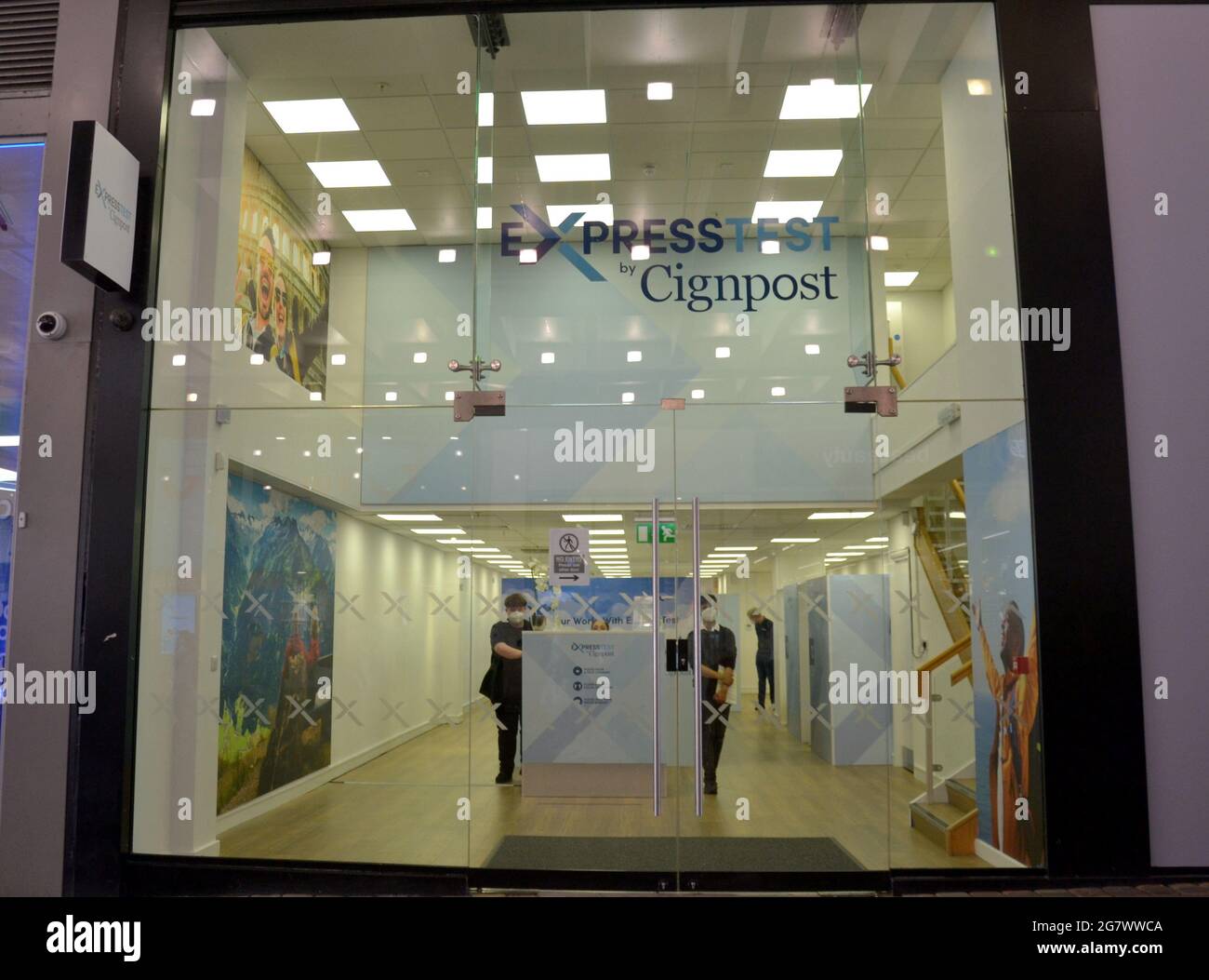 Covid 19 screening hi-res stock photography and images - Alamy