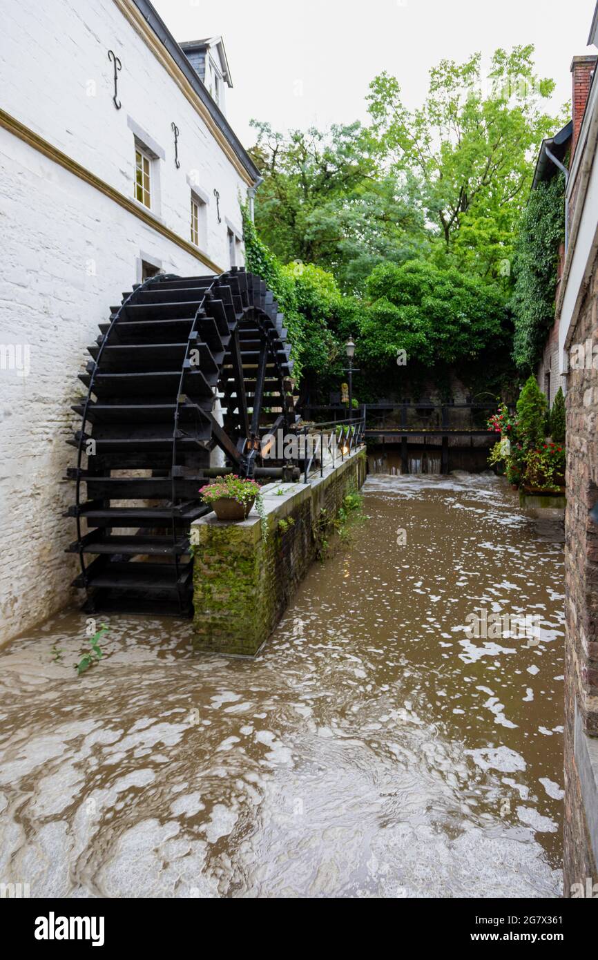 floods in downtown Maastricht and the historical centre after heavy ...