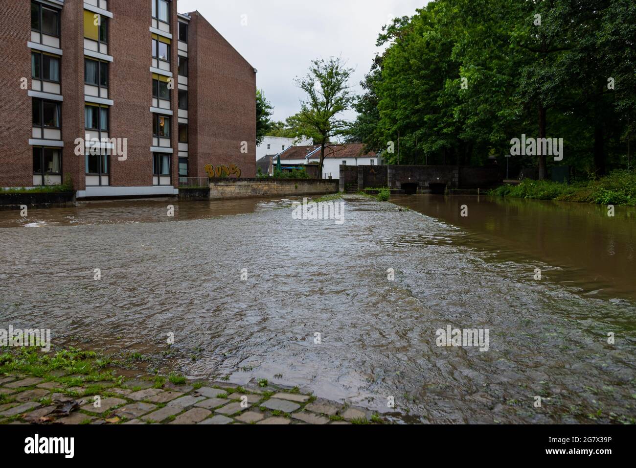 floods in downtown Maastricht and the historical centre after heavy ...
