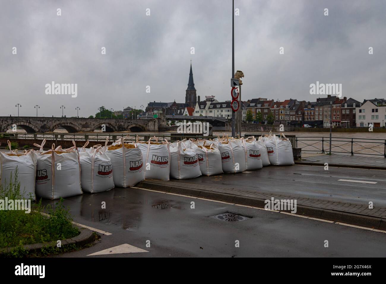 floods in downtown Maastricht and the historical centre after heavy ...