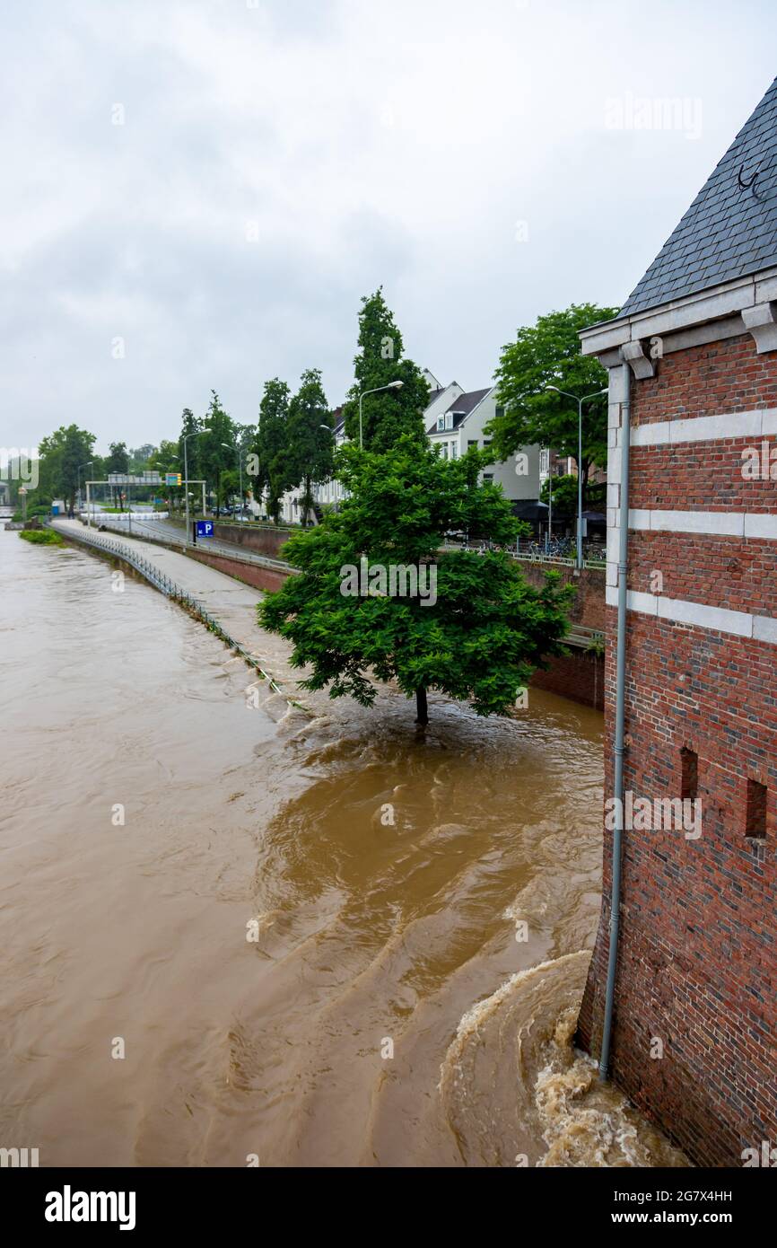 floods in downtown Maastricht and the historical centre after heavy ...