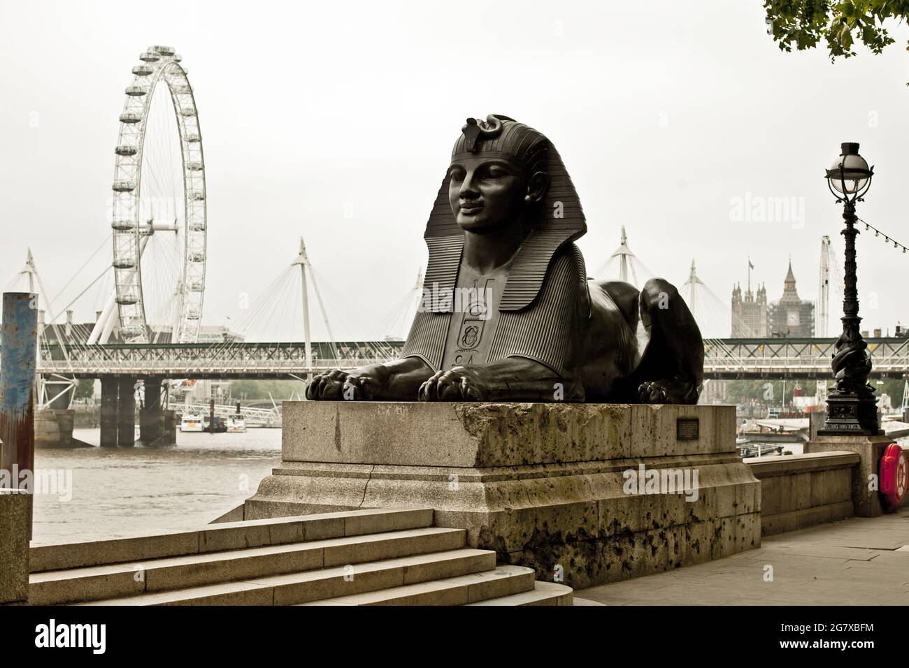 Statue sphinx london embankment hi-res stock photography and images - Alamy