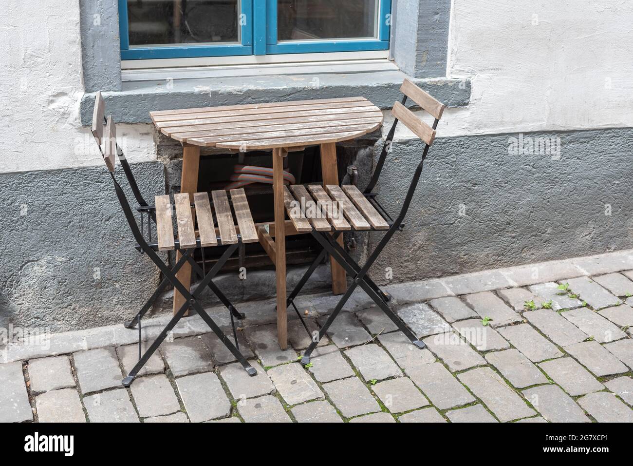 Small Bistro Tables For Two