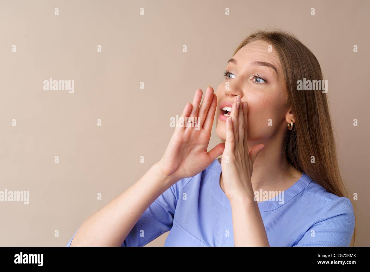 Young blonde woman screaming something loud, making announcement ...
