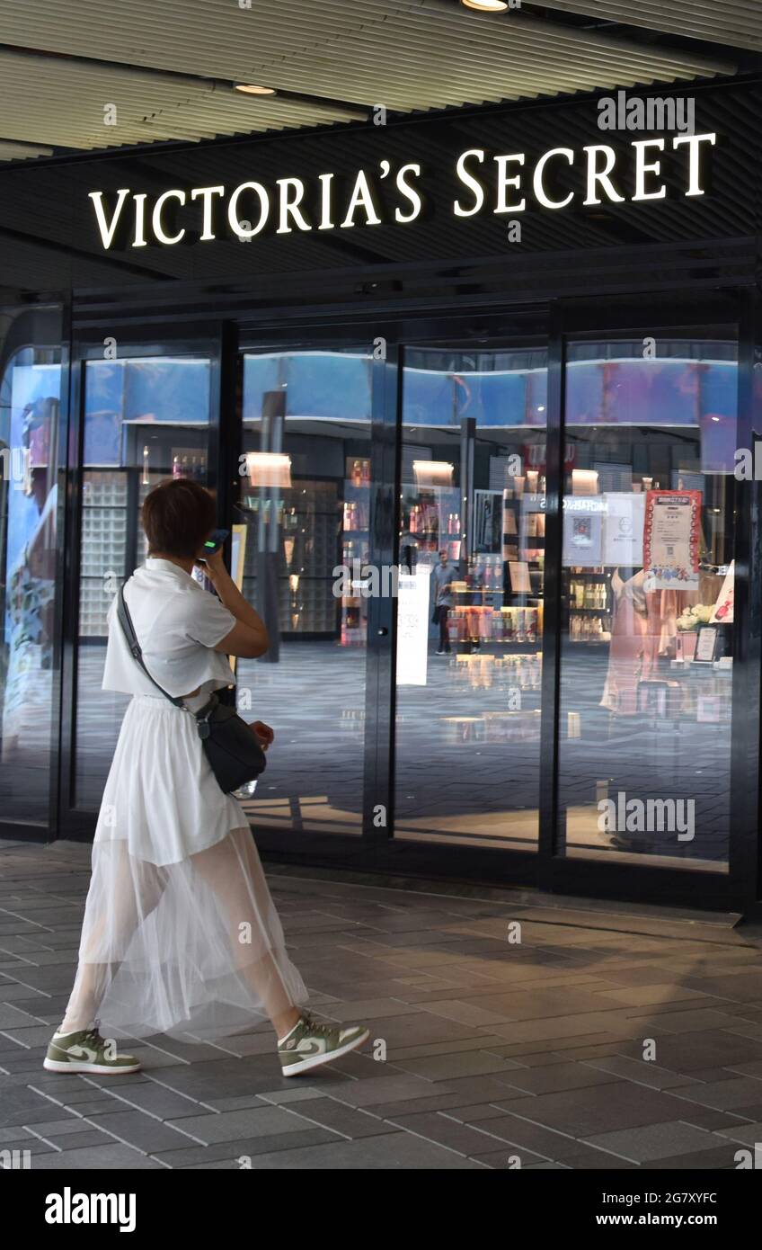 Victorias secret store hi-res stock photography and images - Alamy