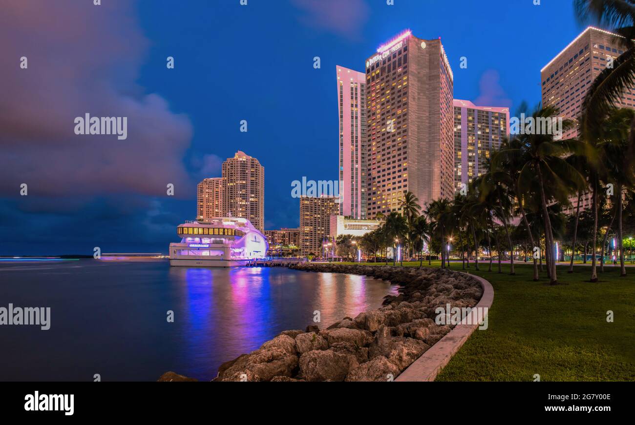 Miami night 80s hi-res stock photography and images - Alamy
