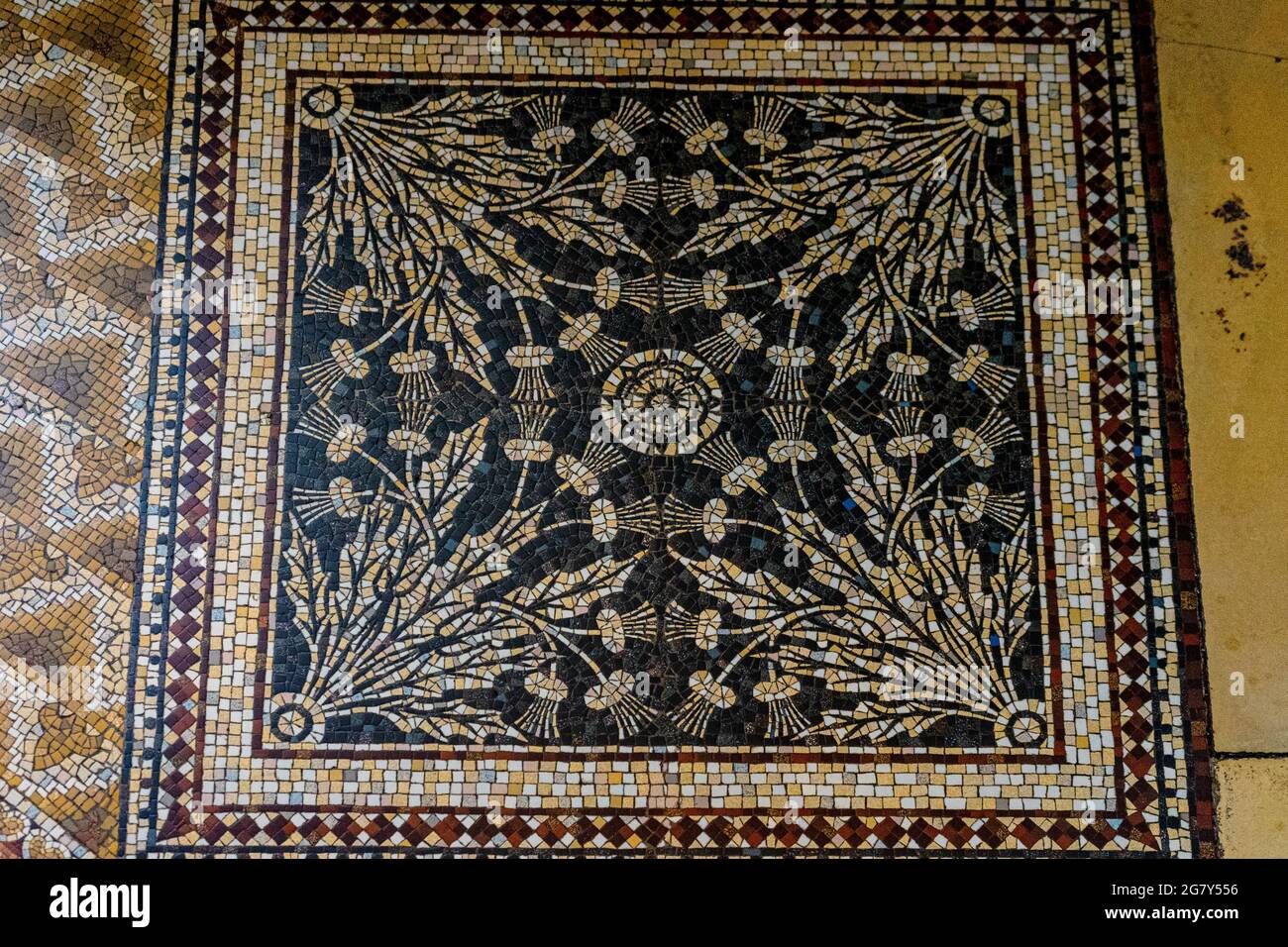 Cologne cathedral interior design hi-res stock photography and images ...