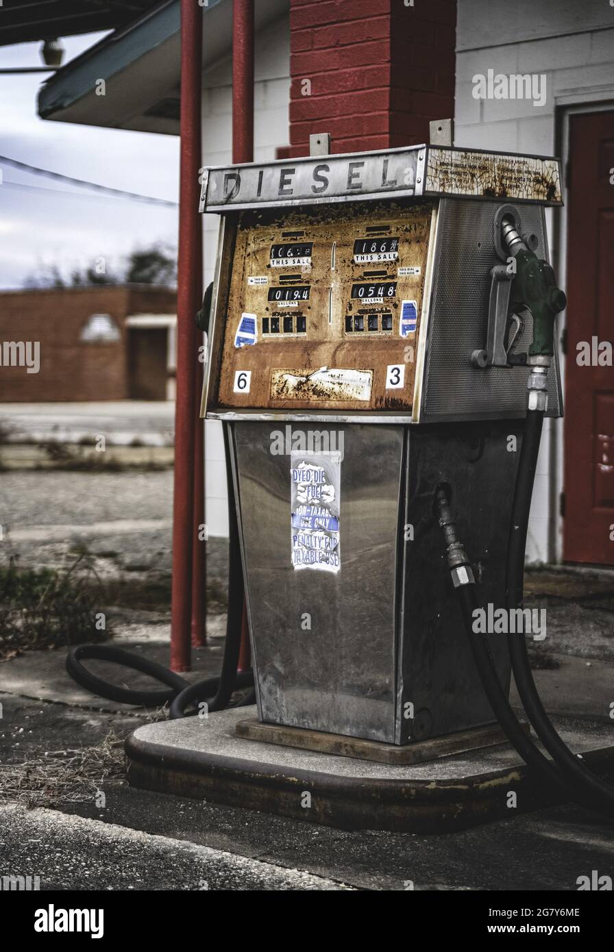 BREWTON, UNITED STATES - Jan 18, 2019: An old rustic gas station pump ...