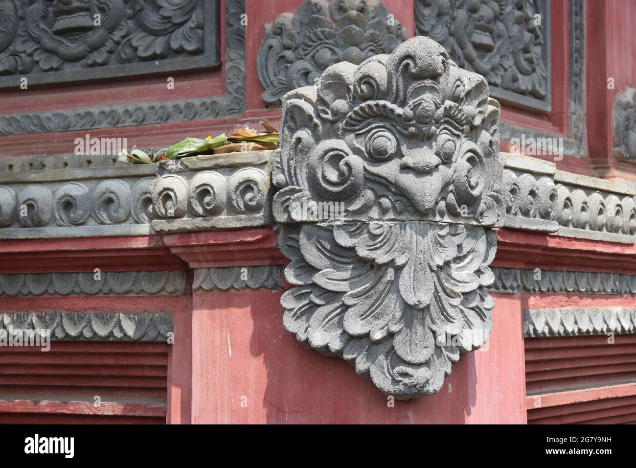 Traditional facade decoration in Bali Stock Photo - Alamy