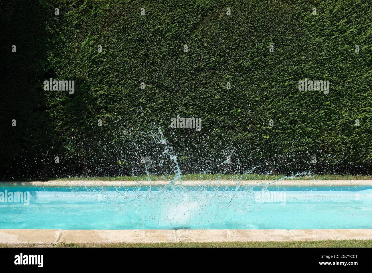 Water splash from a swimming pool. Summer concept Stock Photo - Alamy