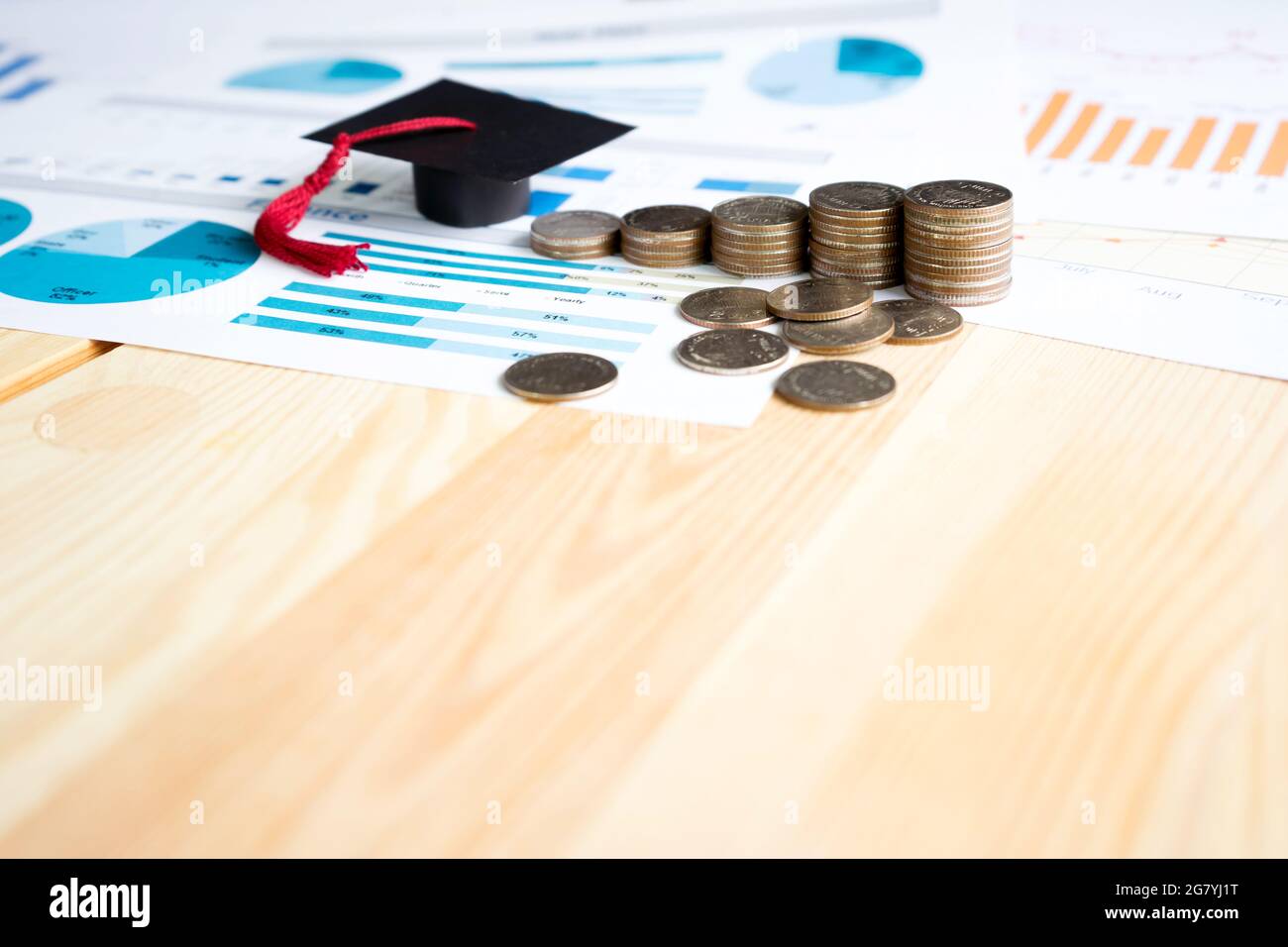 Graduation caps stack hi-res stock photography and images - Alamy