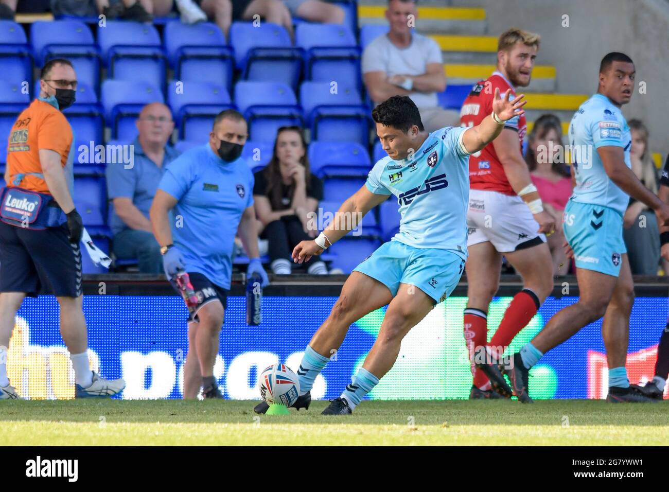 Mason Lino (7) of Wakefield Trinity successfully kicks a conversion to ...