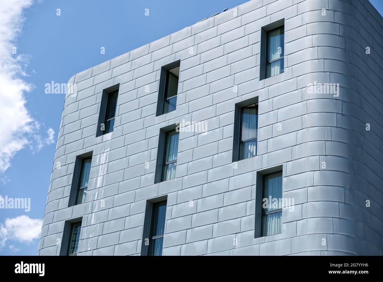 Tiled office building facade hi-res stock photography and images - Alamy