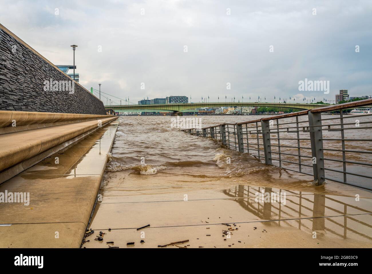Flood in cologne hi-res stock photography and images - Alamy