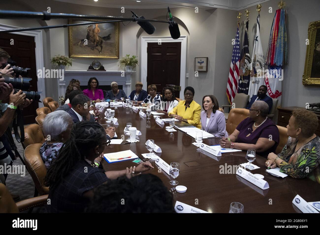 Black womens roundtable hi-res stock photography and images - Alamy