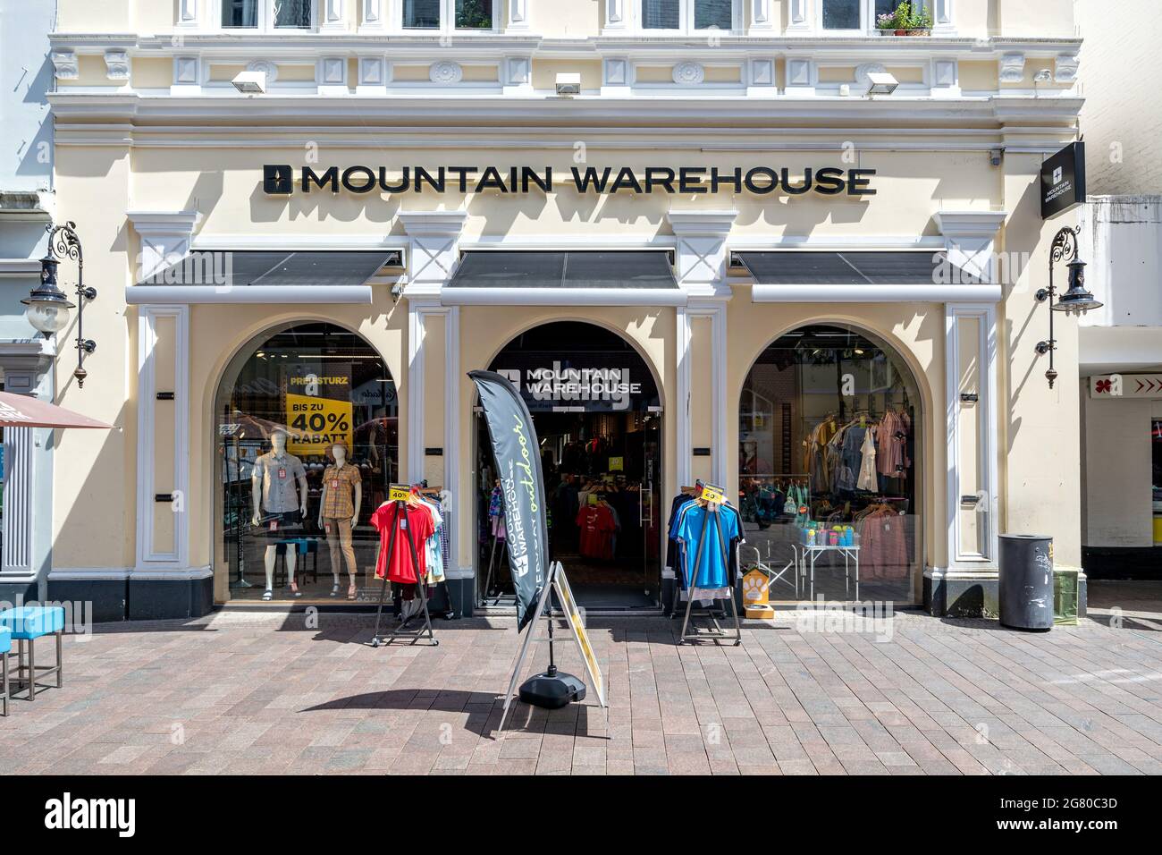 Mountain warehouse logo hi-res stock photography and images - Alamy