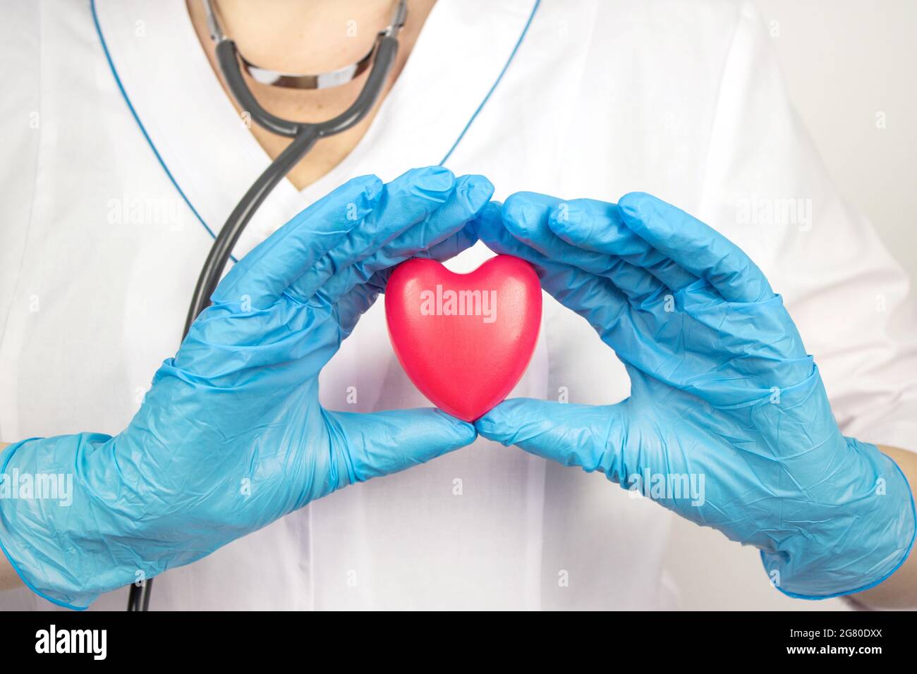 Medicine and healthcare concept. Heart In The Hands Of A Doctor ...