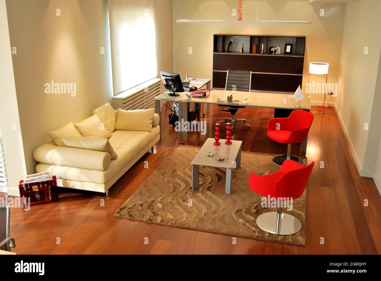 Modern office furniture hi-res stock photography and images - Alamy