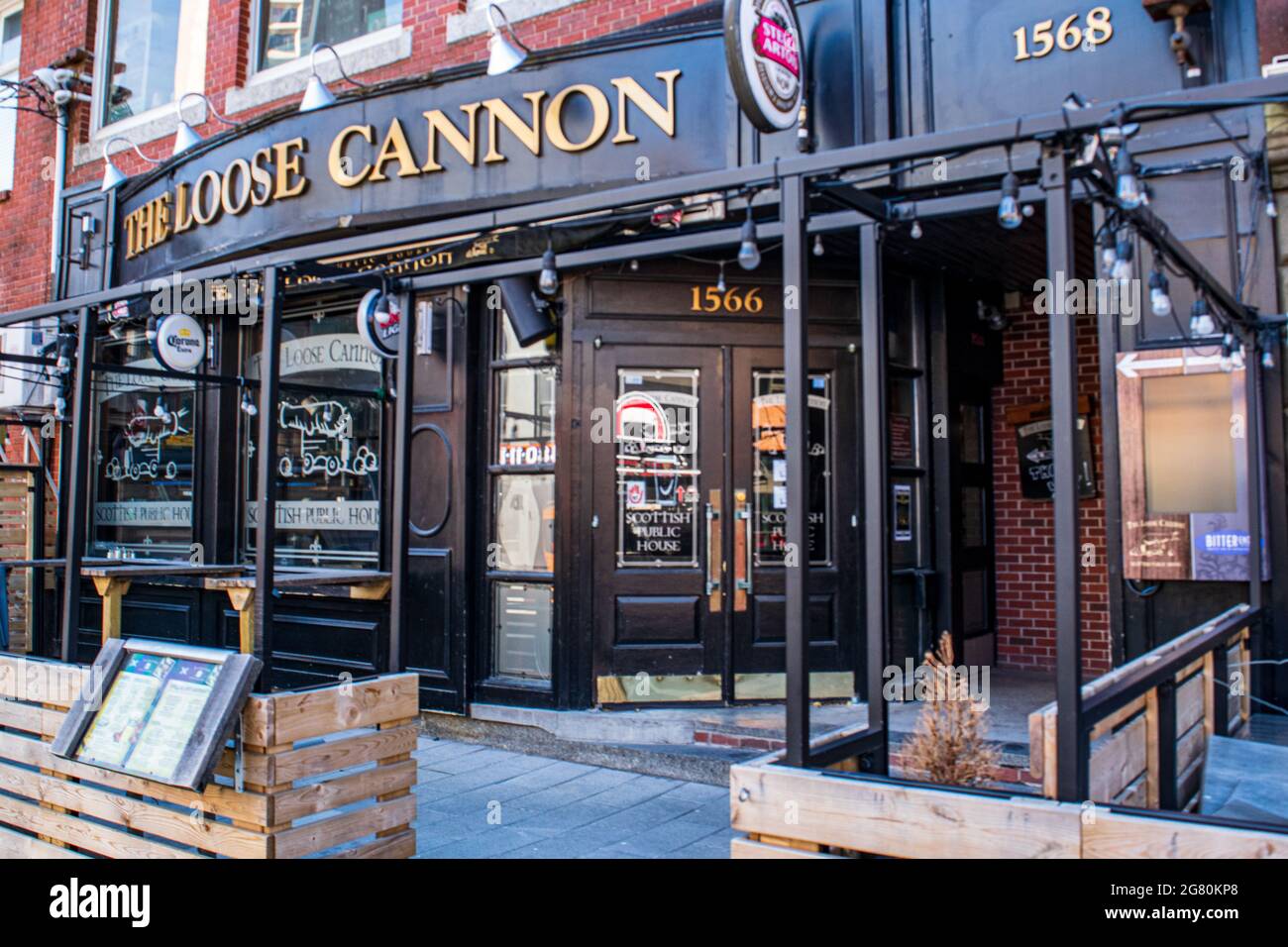 The loose Cannon Stock Photo - Alamy