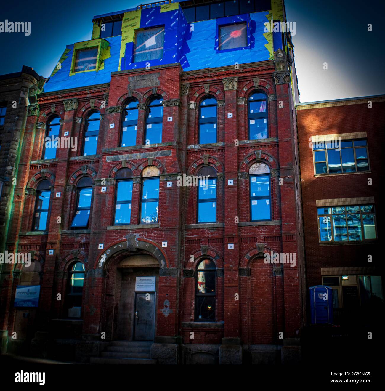 Three storey sandstone and brick building hi-res stock photography and ...