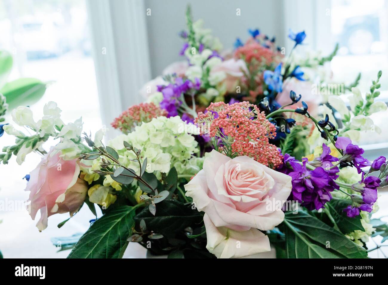 Simple bouquet hi-res stock photography and images - Alamy