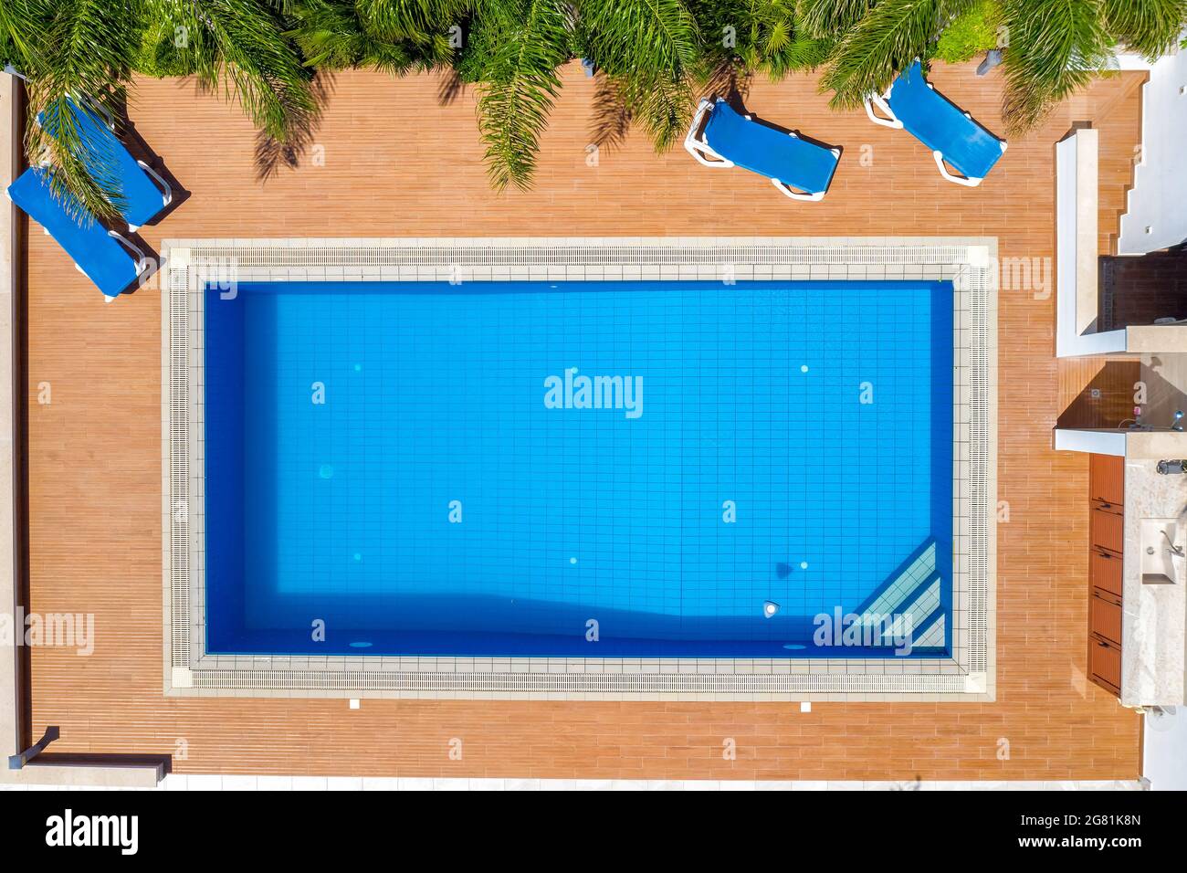 Overhead view of empty swimming pool Stock Photo - Alamy