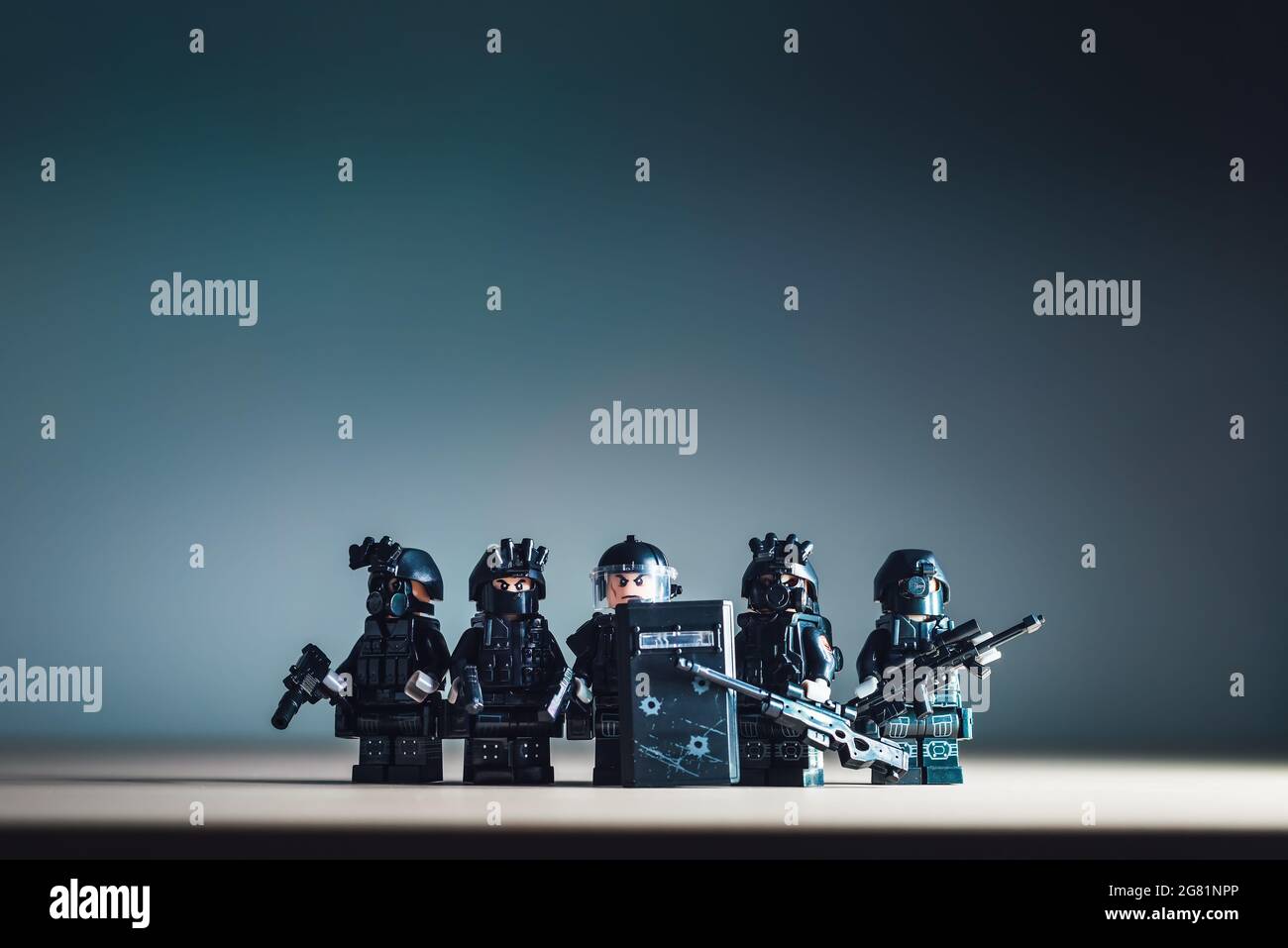 Swat team hi-res stock photography and images - Alamy