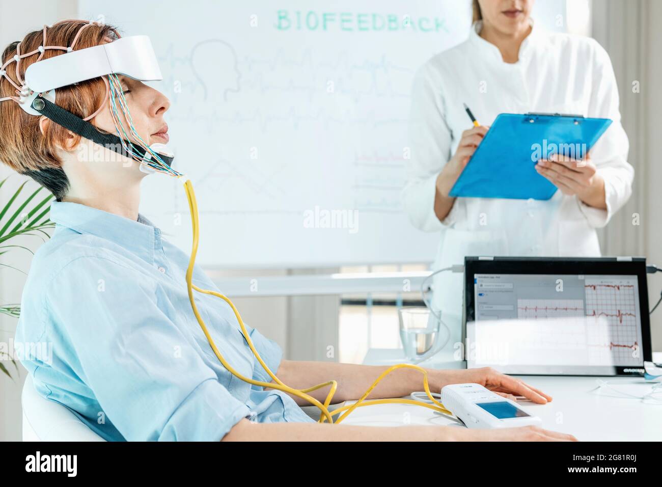 Biofeedback electroencephalograph training Stock Photo - Alamy