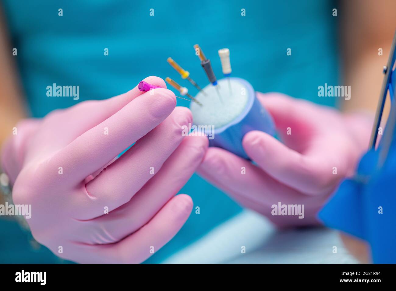 Endodontist setting barbed broach for endodontic treatment Stock Photo ...