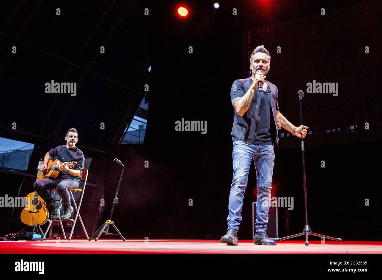 Nek singer hi-res stock photography and images - Alamy