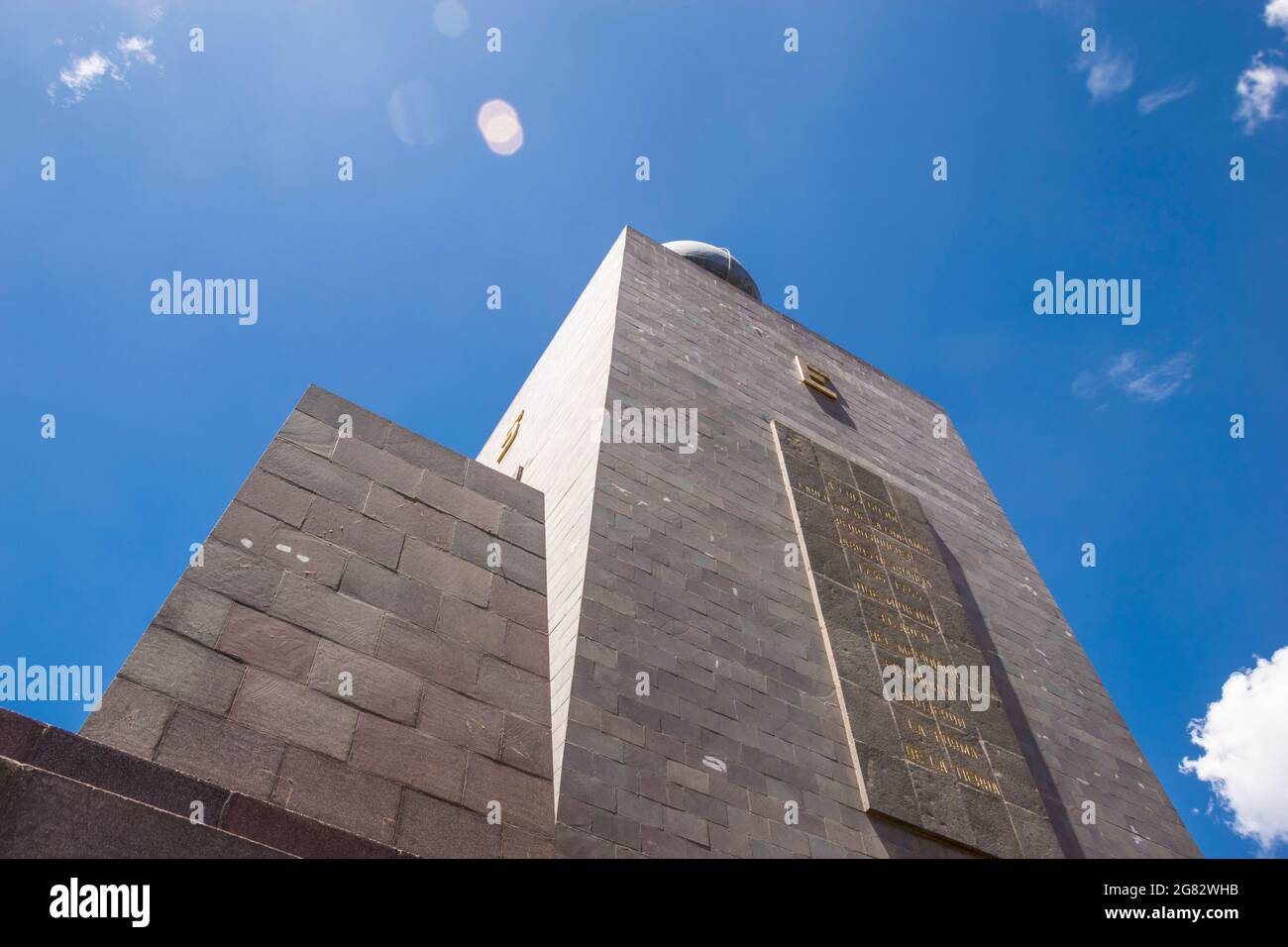 Monumento del mundo hi-res stock photography and images - Alamy