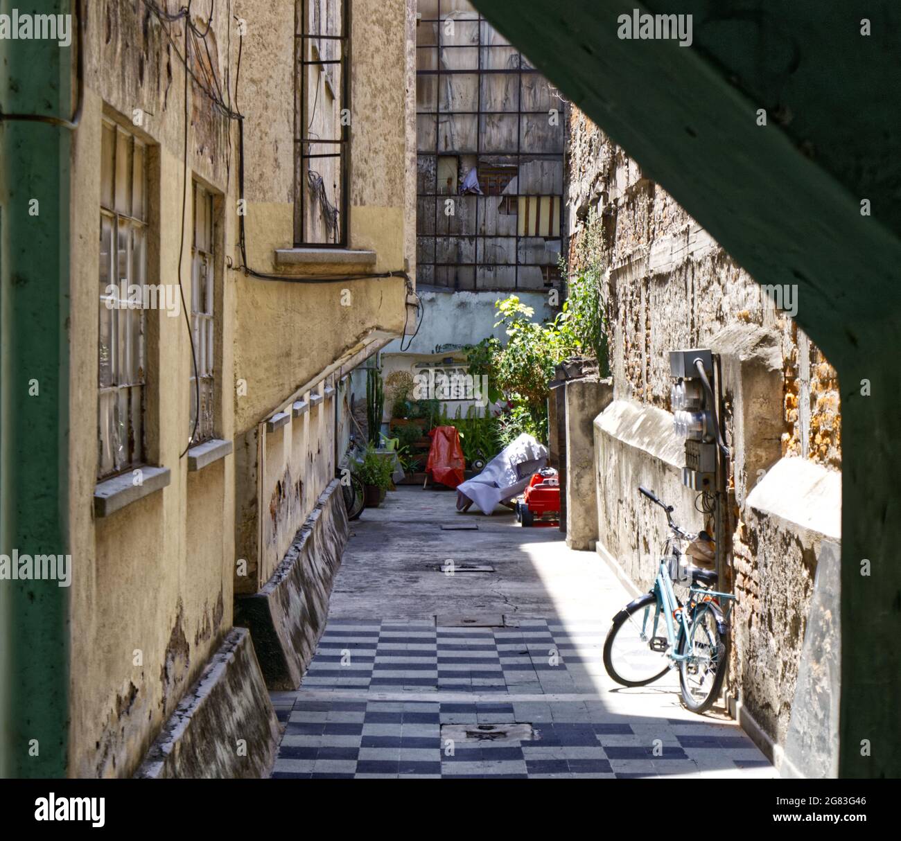 Mexico City Residential Complex Alley Stock Photo - Alamy